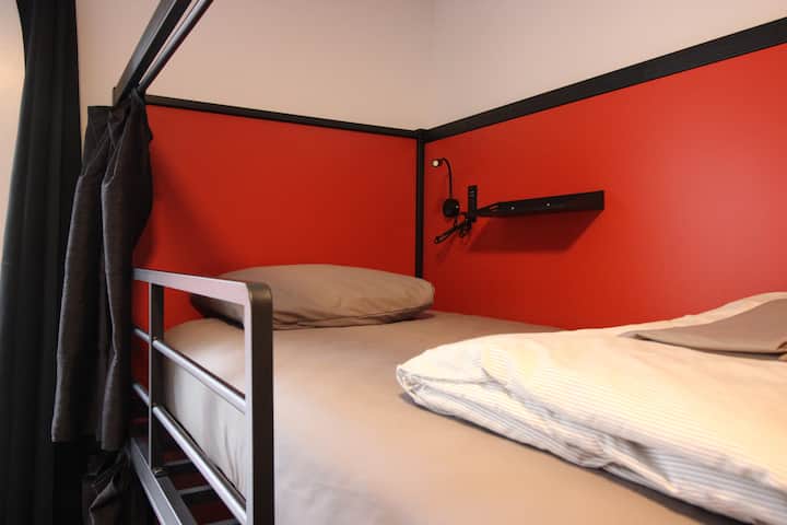 Bed In 6-bed Female Only Dorm - Vancouver