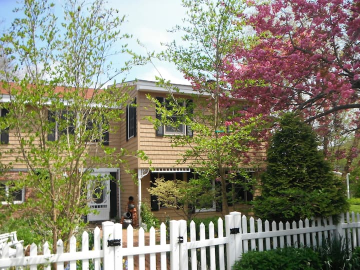 B&b Near The Beaches (Room 1) - Narragansett, RI