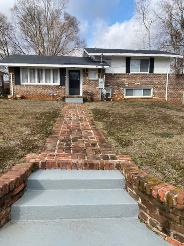 Spacious Home Center Of Hsv, Al - Burritt on the Mountain