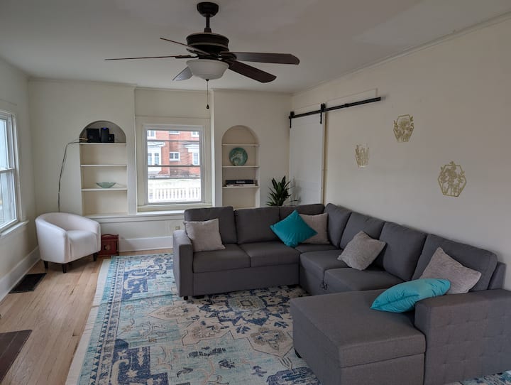 Airy, Modern Home Right In The Middle Of Lowville! - 哥本哈根