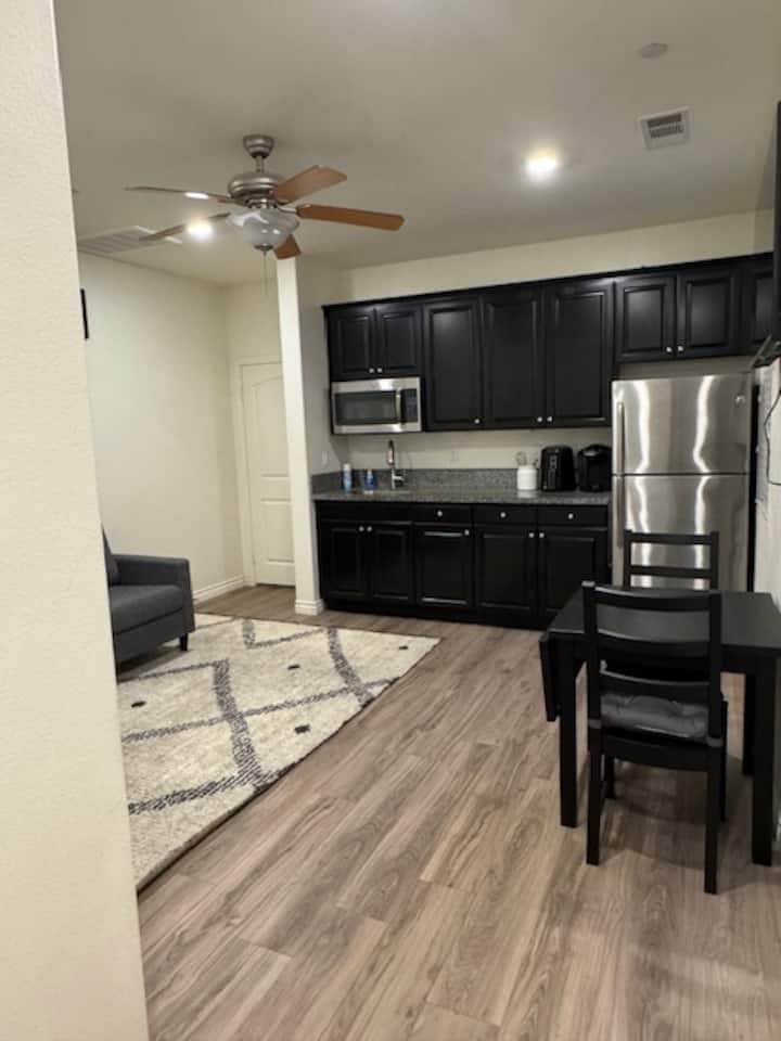 1 Bedroom/1 Bath-entire Guest Suite - Ontario