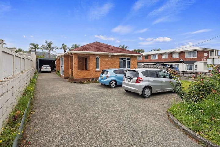 Regent Triple Room & Bathroom - Whangarei