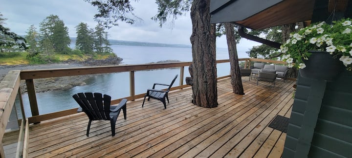 Oceanfront Cabin - Campbell River