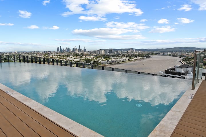 Location Can’t Be Beat | Rooftop Pool & Carpark - Brisbane