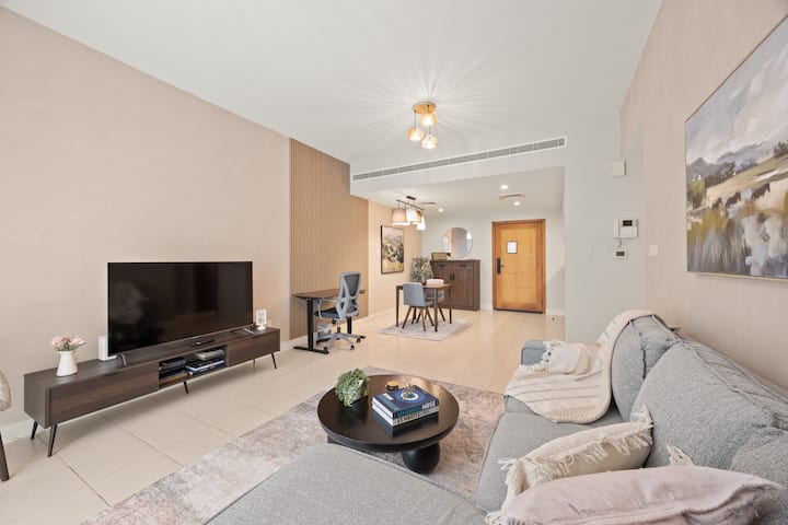 Modern & Spacious 1br-the Greens - Dubai