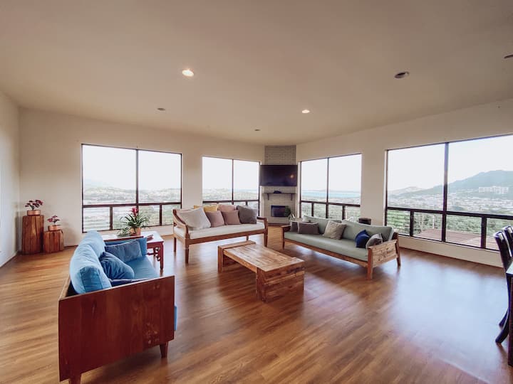 Prestigious Villa Serene Ocean And Mountain Vistas - Honolulu, HI