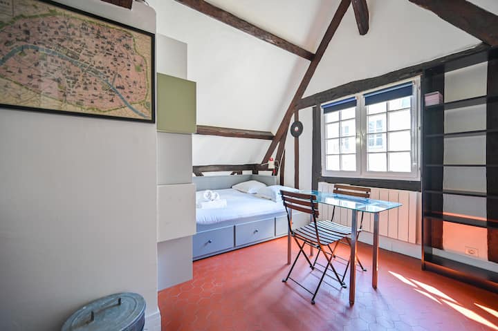 Charming Flat With Beams - Le Marais - Paris