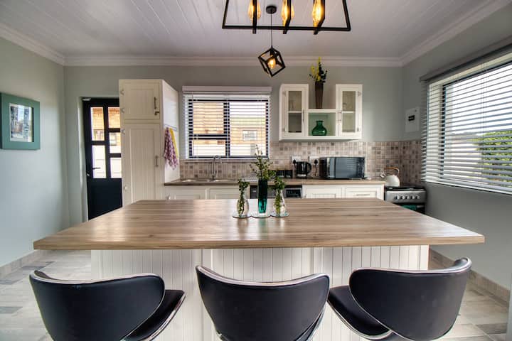 Central & Safe Comfortable Cottage! - Mossel Bay