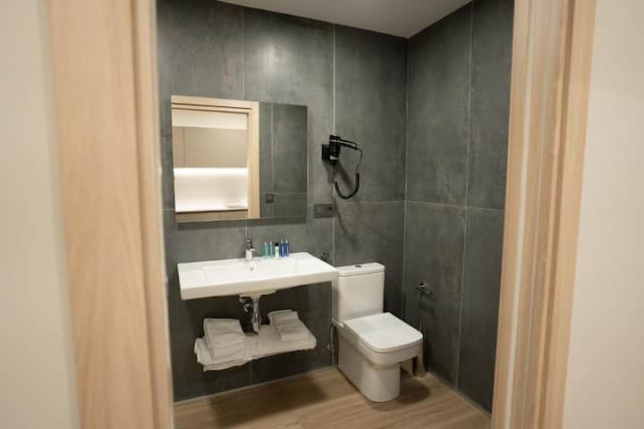 Prisma Suites - Estudio Doble Con Cama Supletoria - 살라망카