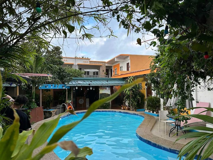 Davocol's Inn - Ivana