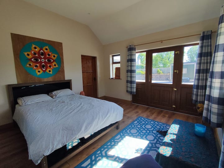 Peaceful 1-bed Lakeside Stay - Roscommon, Ireland