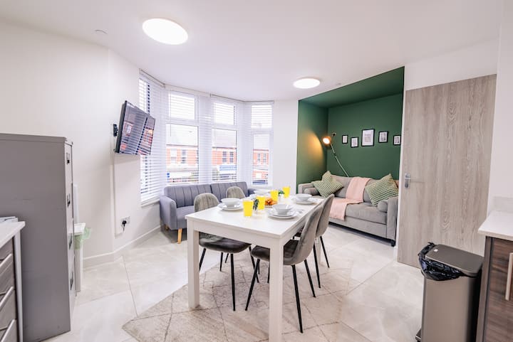 Stylish 1-bed + Sofa Beds | Whitchurch Rd Cardiff - Cardiff