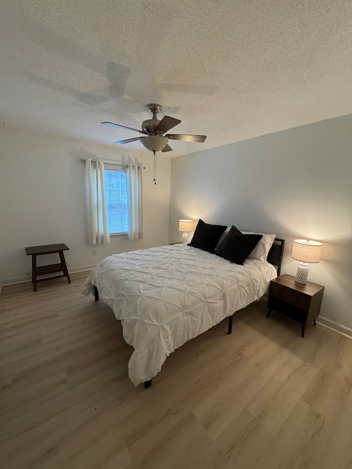 Private Bedroom With Shared Bath In N Raleigh - Raleigh, NC