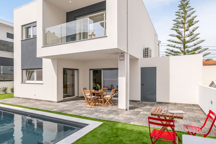 Family House With Pool & Garden - Amora