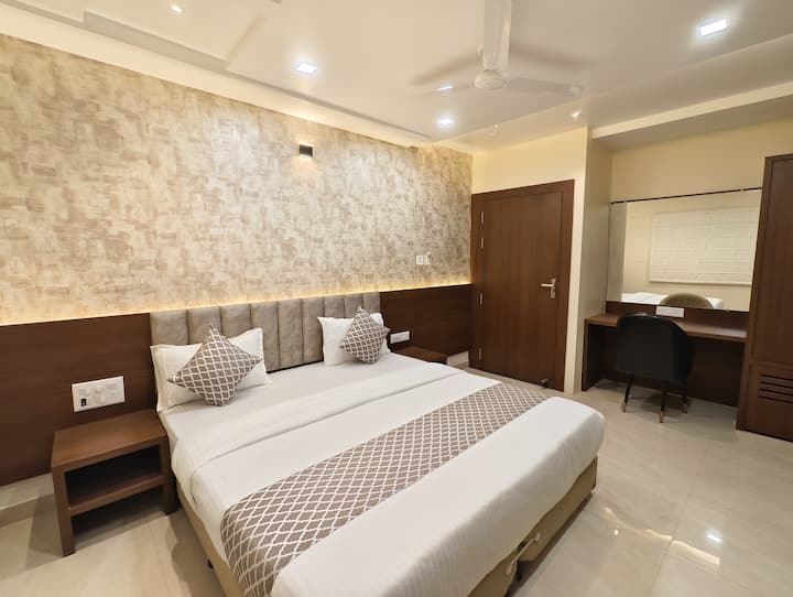 Aristo Inn The Stay You Want - Varanasi