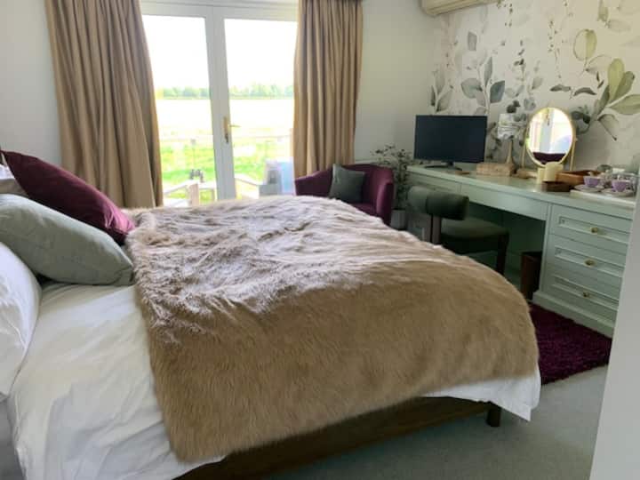 Quince House
Master & Balcony - Chichester