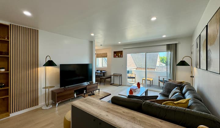 Chill 2 Bed With Parking - In La - Culver City, CA