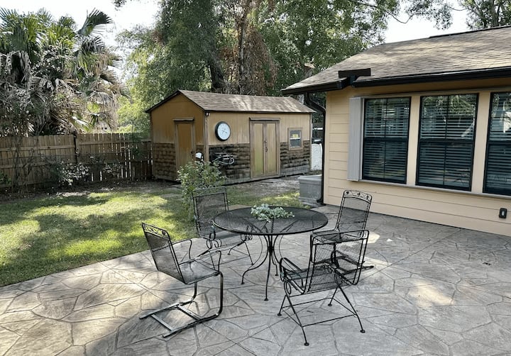 Relaxing House Near Beach Sleeps 8 - Gulfport, MS