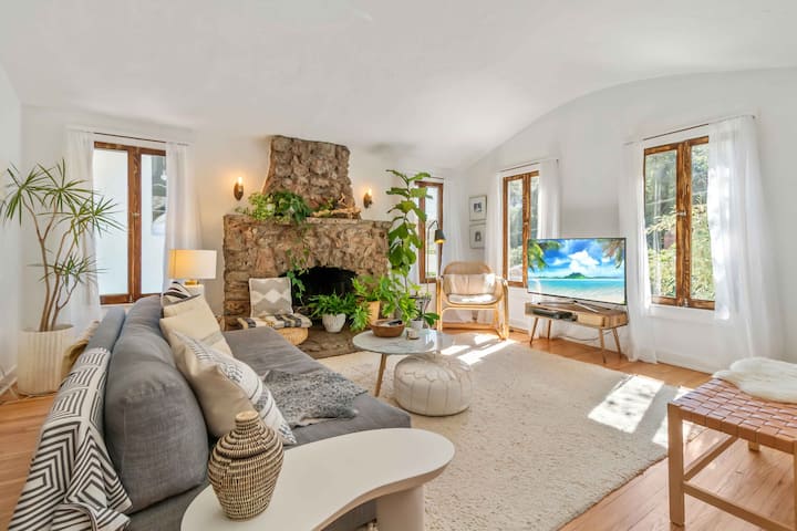 Beachwood Bungalow Near Hollywood Sign - Los Angeles, CA