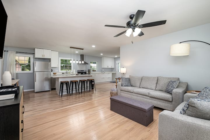 Cozy Belmont Retreat: Charming 3-bedroom Haven - 벨몬트