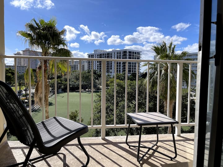 1 Bedroom Condo Near The Beach - Aventura, FL