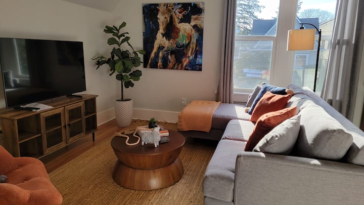 New! Magnolia Street Vintage Loft. Walk Downtown! - Bellingham, WA