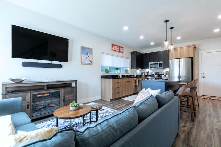 Modern 2-br Townhome W/ Garage, Ac & Workspace - 드릭스
