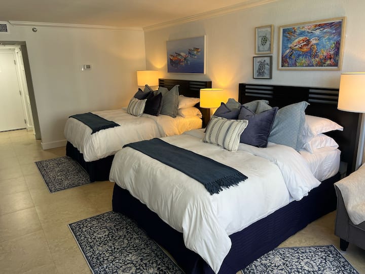 At The Beach, Gorgeous Studio, Just Renovated ! - Aventura, FL