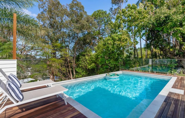 Coastal Garden Retreat | Pool + King Bed + Parking - Yandina