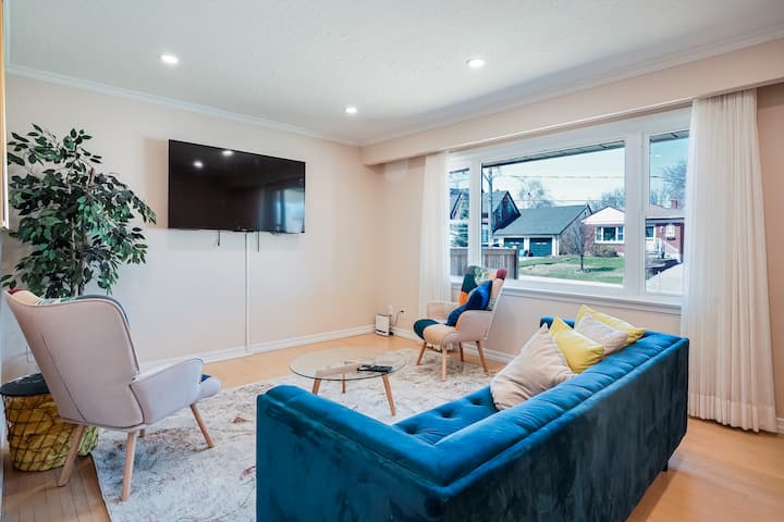 Bright, Modern & Cozy Getaway Home In The Gta - Oshawa