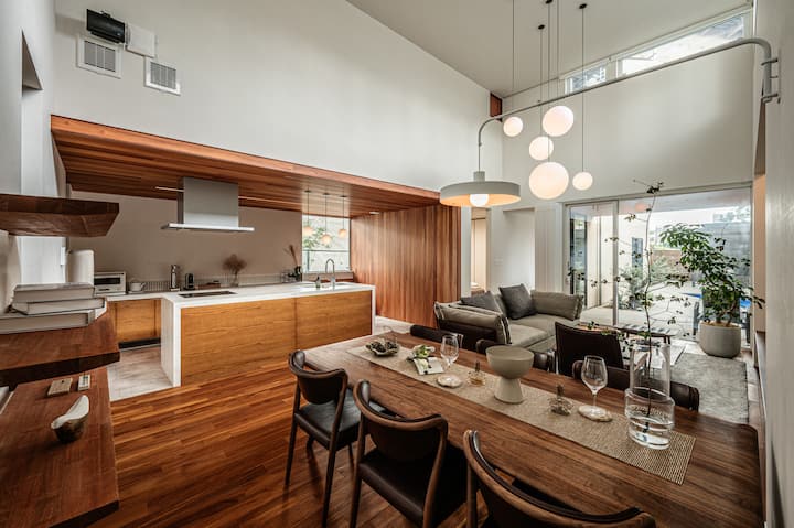 福岡の一棟貸しヴィラ・駅まで徒歩1分・プライベートプール・ゴルフシュミレーション・屋内サウナ - Kitakyushu