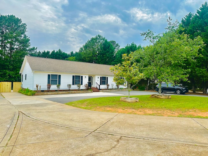 Spacious And Comfortable House In Ballantyne. - Charlotte