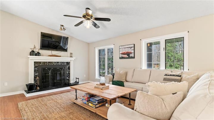 Beach Retreat With Hot Tub - Kincardine