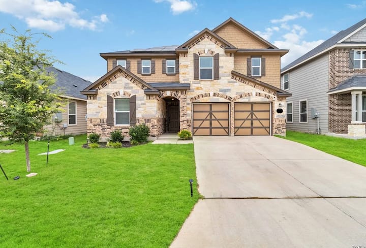 New Braunfels Modern Spacious 5-bedroom House - New Braunfels, TX