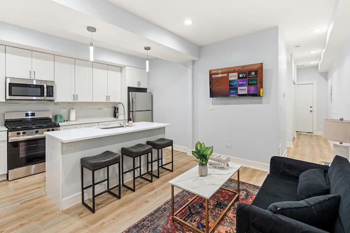 Luxury Oasis | 1 Br | Near City | Free Parking - Pilsen - Chicago