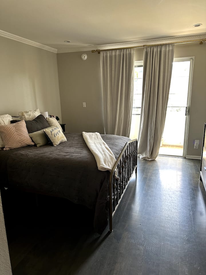 Luxe Retreat By Erewhon & More - Chiba
