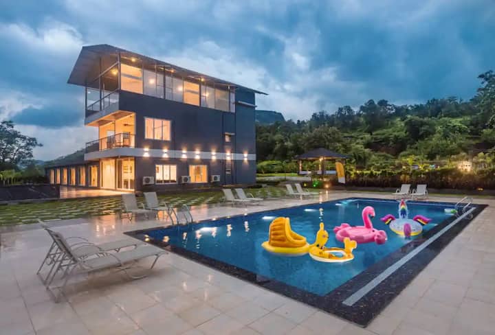 Sundowner: 8br Party Villa W/ Pool & Rain Dance - Matheran