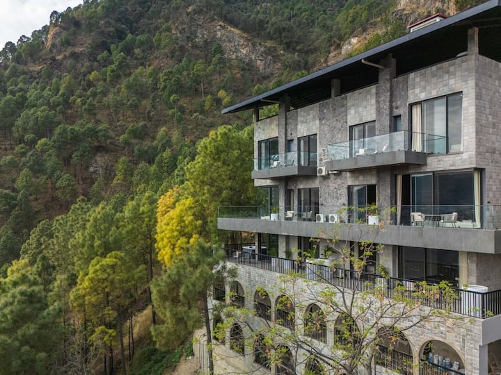 Uno @ Himalayan Den 4br Villa W/ Open Air Jacuzzi - Solan