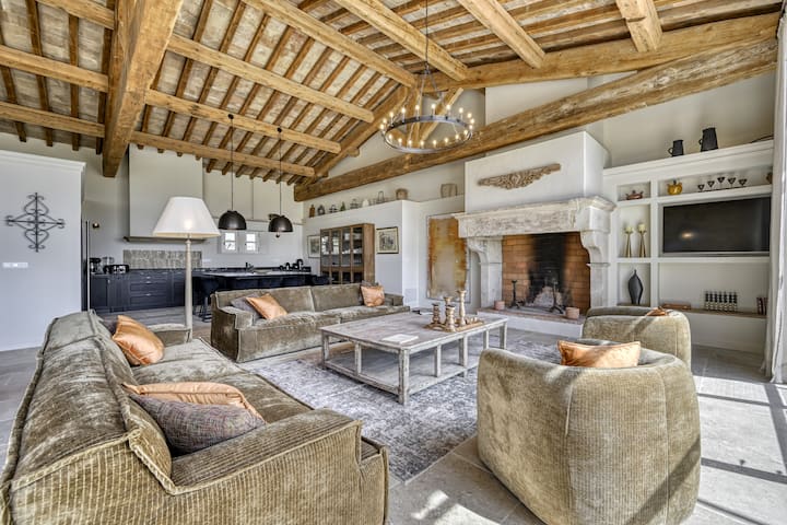 Luxueux Mas Au Coeur D'un Domaine Viticole - Vaucluse