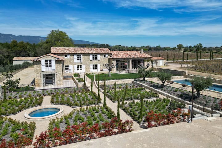 Luxueux Mas Au Coeur D'un Domaine Viticole - Luberon