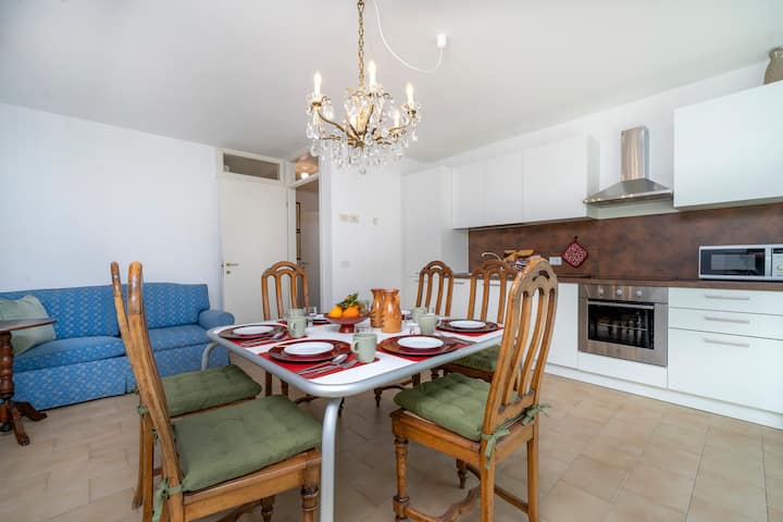 Guesthost - Relax & Spacious Apartment X6 - Udine