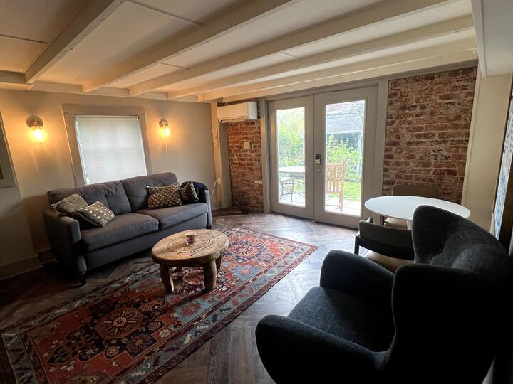 Basement Apartment Near Mall - Charlottesville, VA