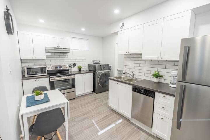Modern 2br- Clean + Central Stay - Cornwall, ON, Canada