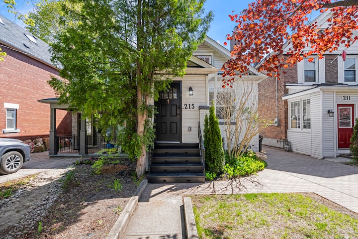 Welcome To Rosewood Cottage - Toronto