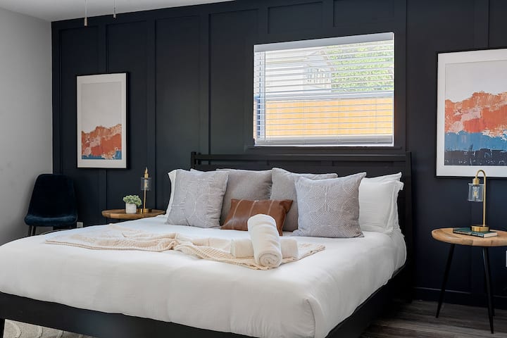 12 Guest Stay W/ Style & Sports | Hoop, Mini Golf - Arlington