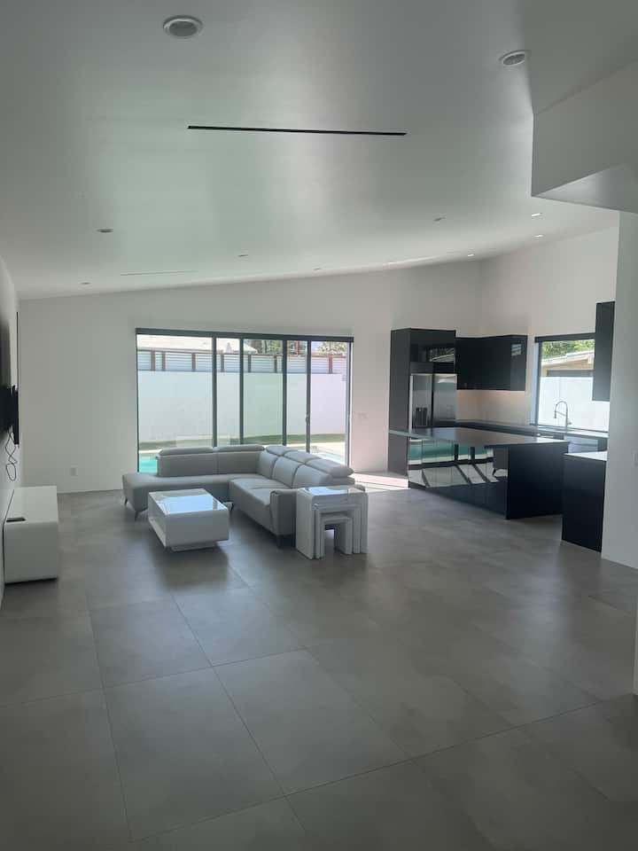 Palm Desert Oasis - Palm Desert, CA