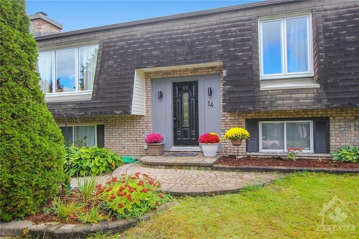 Room For Rent In Barrhaven! - Ottawa