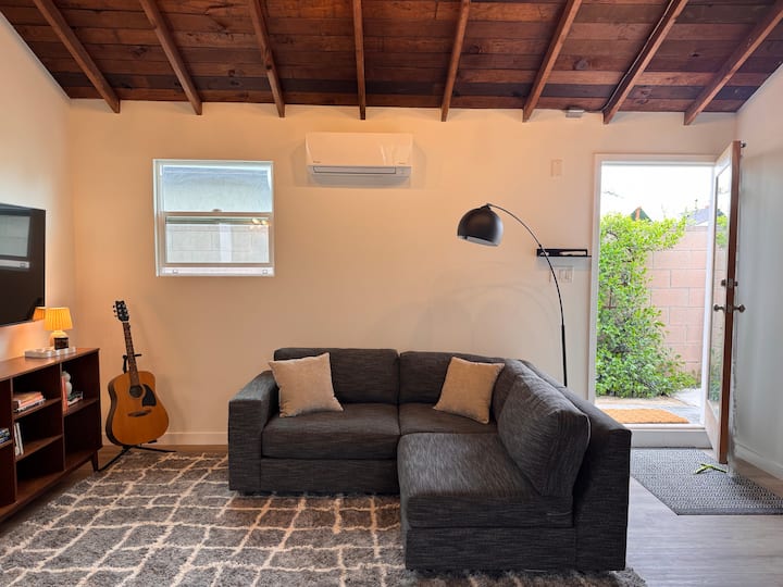 Amazing Guest House Near Beach - Santa Monica, CA