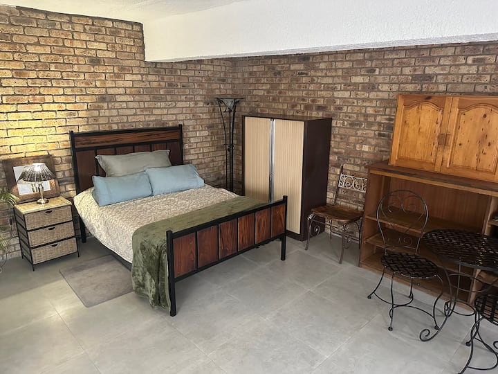 Rustic Large Studio In Dana Bay - Mossel Bay