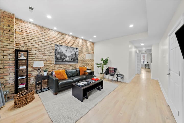 Br 1c In Shared 3brflat |Deck |Grill |Hs 2gb Wi-fi - Chicago, IL